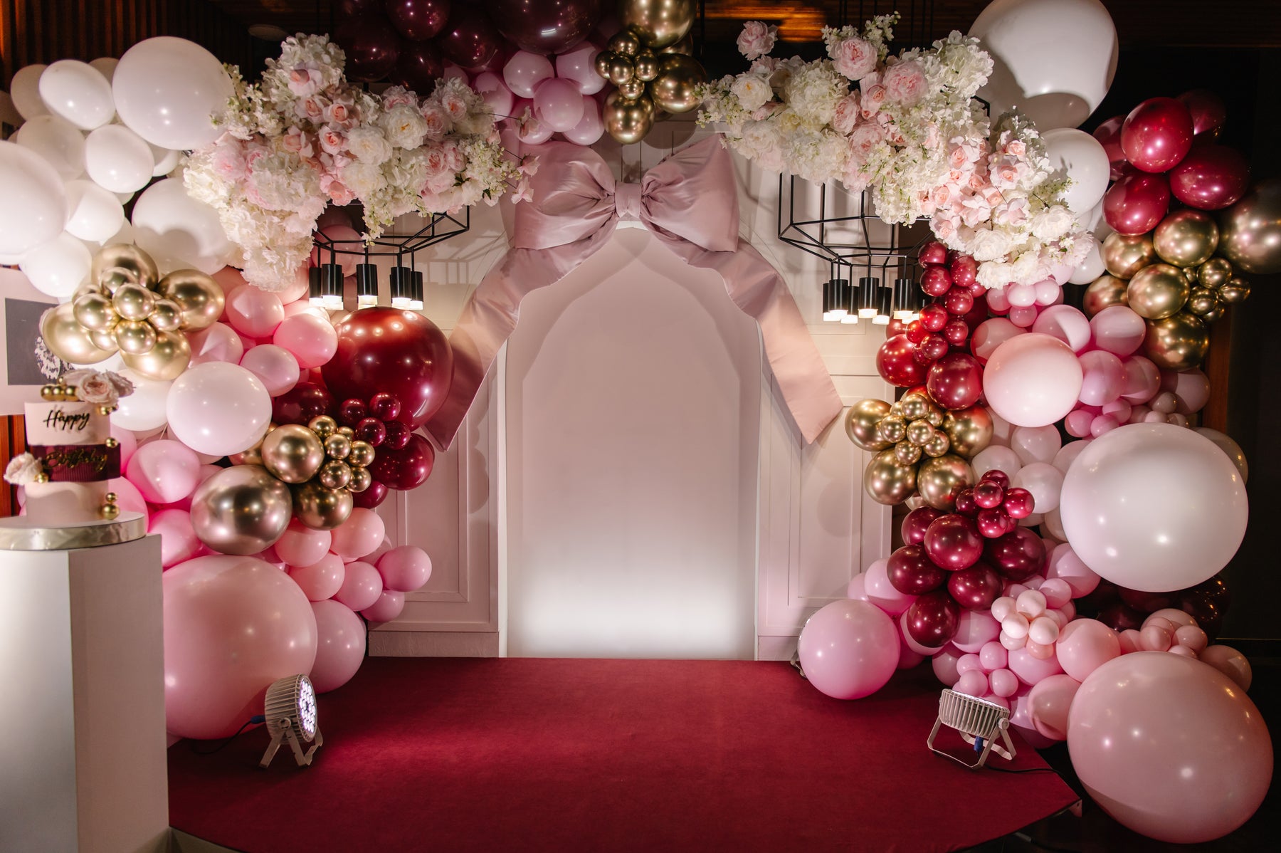 Balloon Market Australia: Personalized Balloon Gifts and Installations